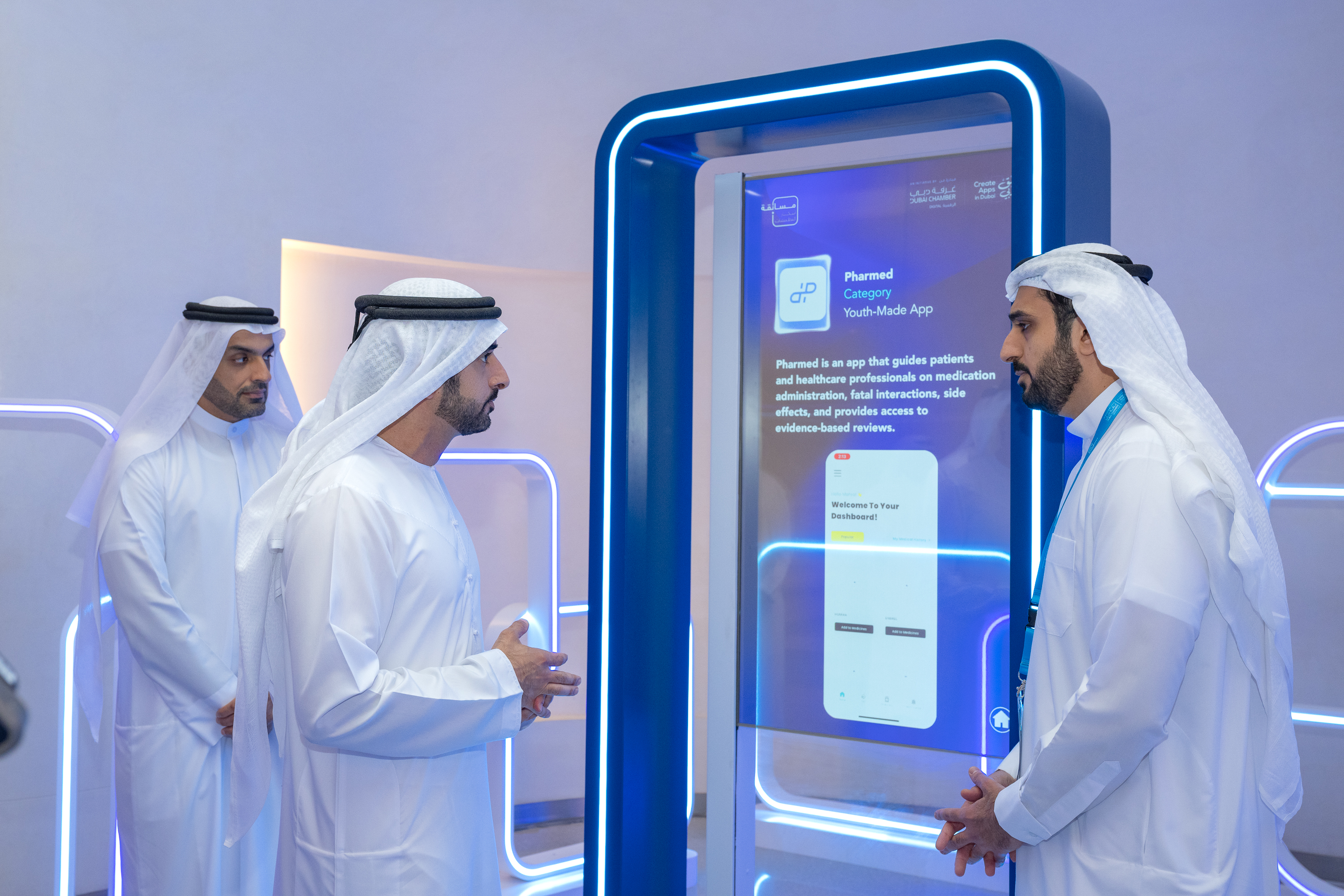 Hamdan bin Mohammed honours winners of the ‘Create Apps Championship’ organised by Dubai Chamber ...